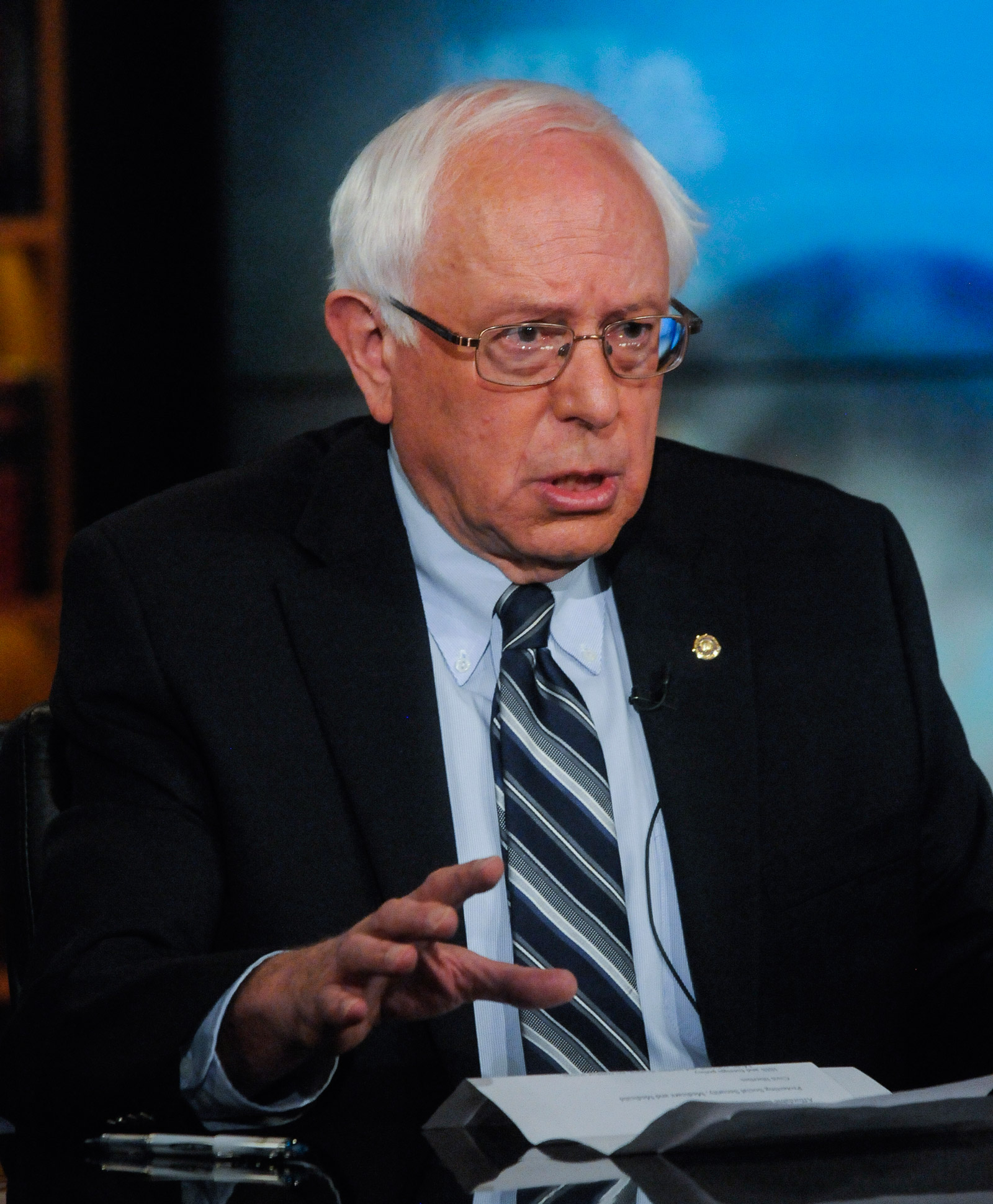 "I Don't Apologize": Bernie Sanders Defends His Controversial Gun ...